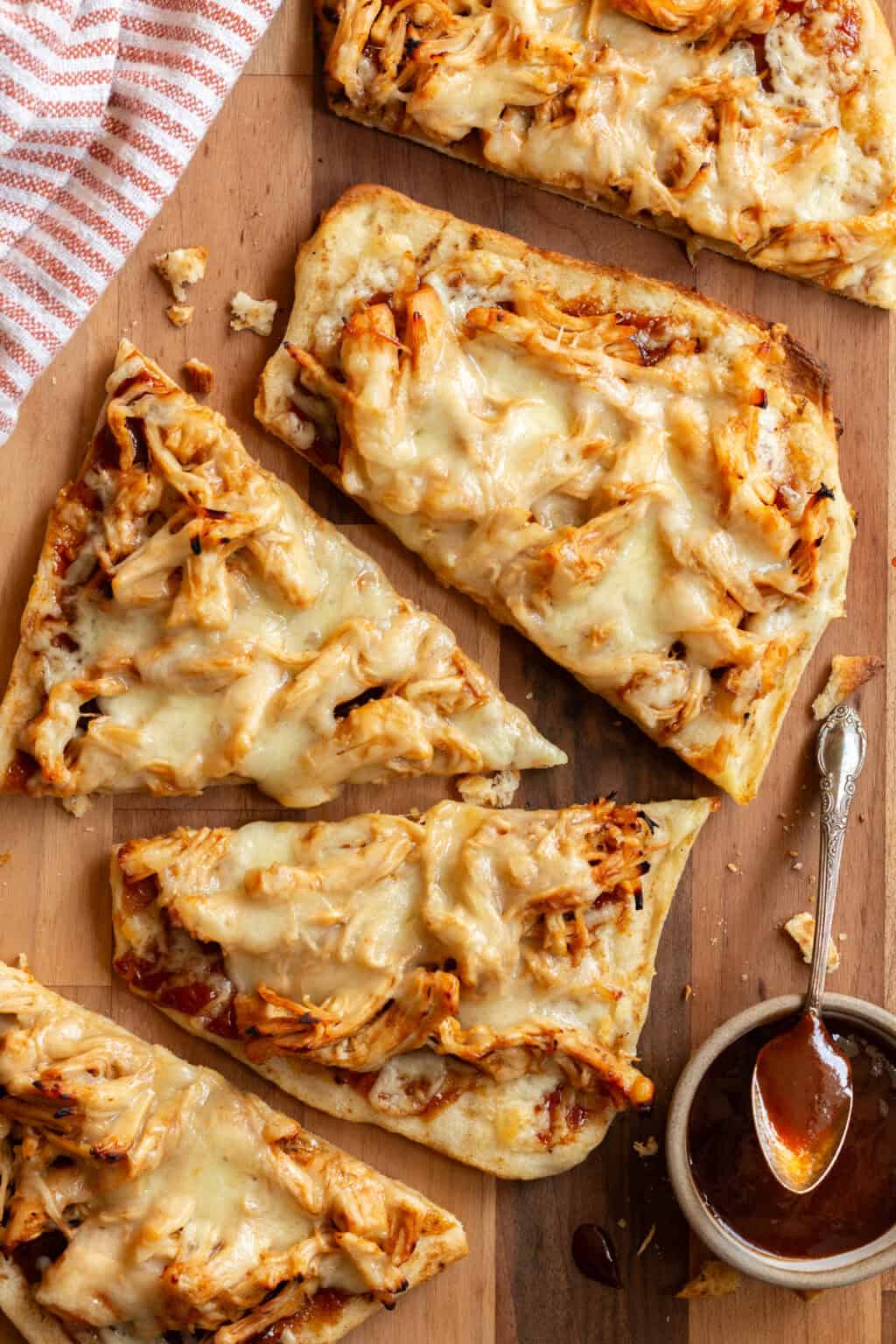 BBQ Chicken Flatbread (4 Ingredients) - Sugar & Snap Peas